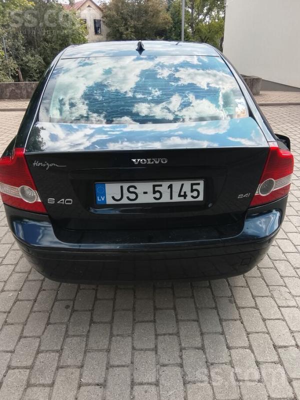 Zils Volvo S40 2005 Valmiera, ar dzinēja tilpumu 2.50 L un nobraukumu 305 tūkst. km par 800 €, foto 3 vietnē AUTOMOTO.COM.LV