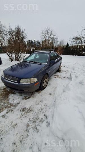 Blue Volvo S40 2000 in Bauska, with an engine capacity of 1.90 L and mileage of 274 thousand km for 500 €, photo  on AUTOMOTO.COM.LV