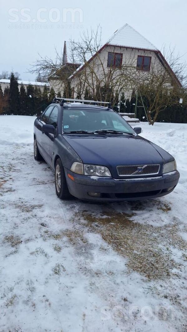 Blue Volvo S40 2000 in Bauska, with an engine capacity of 1.90 L and mileage of 274 thousand km for 500 €, photo 2 on AUTOMOTO.COM.LV
