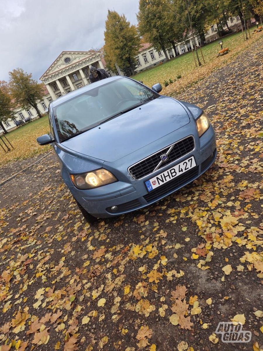 Blue Volvo S40 2005 in Ukmerge, with an engine capacity of 1.60 L and mileage of 429 thousand km for 1300 €, photo 1 on AUTOMOTO.COM.LV