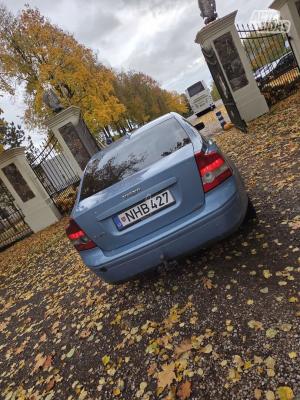Blue Volvo S40 2005 in Ukmerge, with an engine capacity of 1.60 L and mileage of 429 thousand km for 1300 €, photo 4 on AUTOMOTO.COM.LV