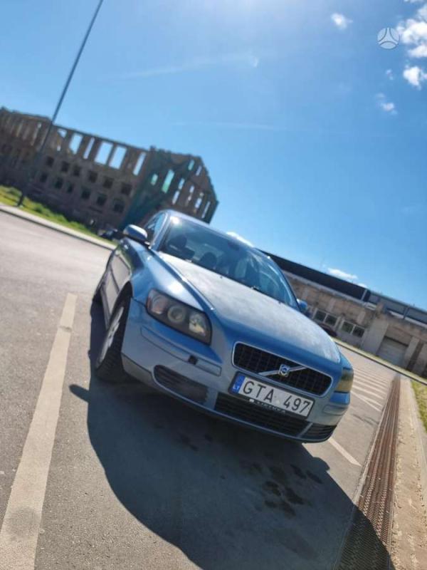 Zils Volvo S40 2005 Šauļi, ar dzinēja tilpumu 1.56 L un nobraukumu 377 tūkst. km par 750 €, foto 1 vietnē AUTOMOTO.COM.LV
