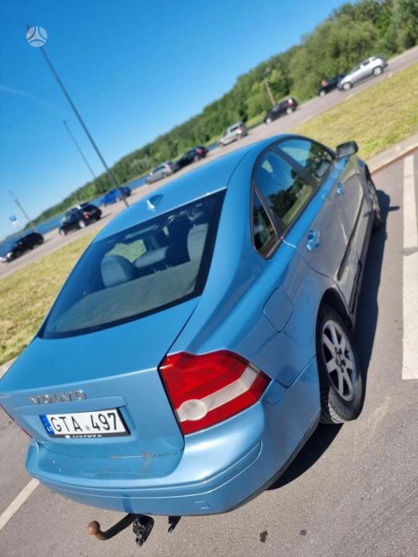 Zils Volvo S40 2005 Šauļi, ar dzinēja tilpumu 1.56 L un nobraukumu 377 tūkst. km par 750 €, foto 3 vietnē AUTOMOTO.COM.LV