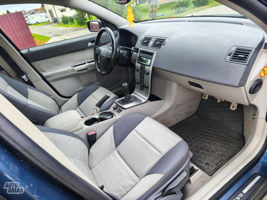 Blue Volvo S40 2005 in Taurage, with an engine capacity of 1.60 L and mileage of 265 thousand km for 1750 €, photo 13 on AUTOMOTO.COM.LV
