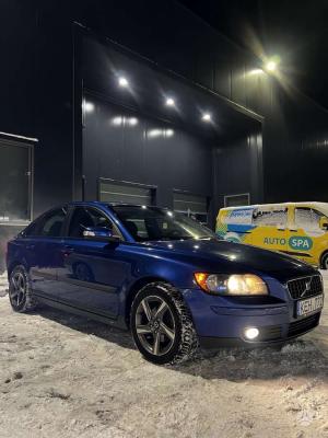 Zils Volvo S40 2006 Viļņa, ar dzinēja tilpumu 1.56 L un nobraukumu 29 tūkst. km par 1150 €, foto  vietnē AUTOMOTO.COM.LV