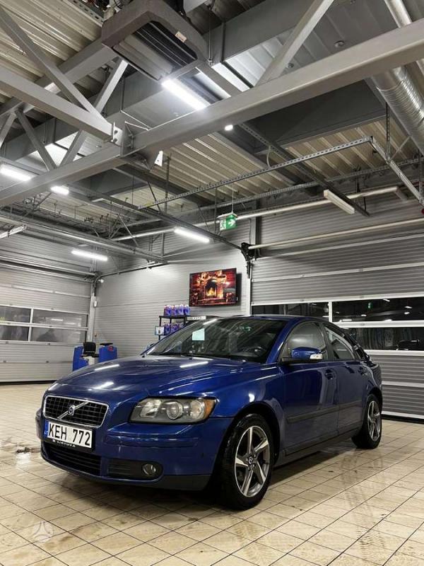 Blue Volvo S40 2006 in Vilnius, with an engine capacity of 1.56 L and mileage of 29 thousand km for 1150 €, photo 3 on AUTOMOTO.COM.LV