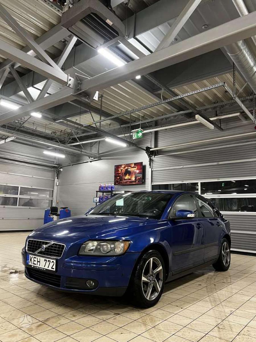 Blue Volvo S40 2006 in Vilnius, with an engine capacity of 1.56 L and mileage of 29 thousand km for 1150 €, photo 3 on AUTOMOTO.COM.LV