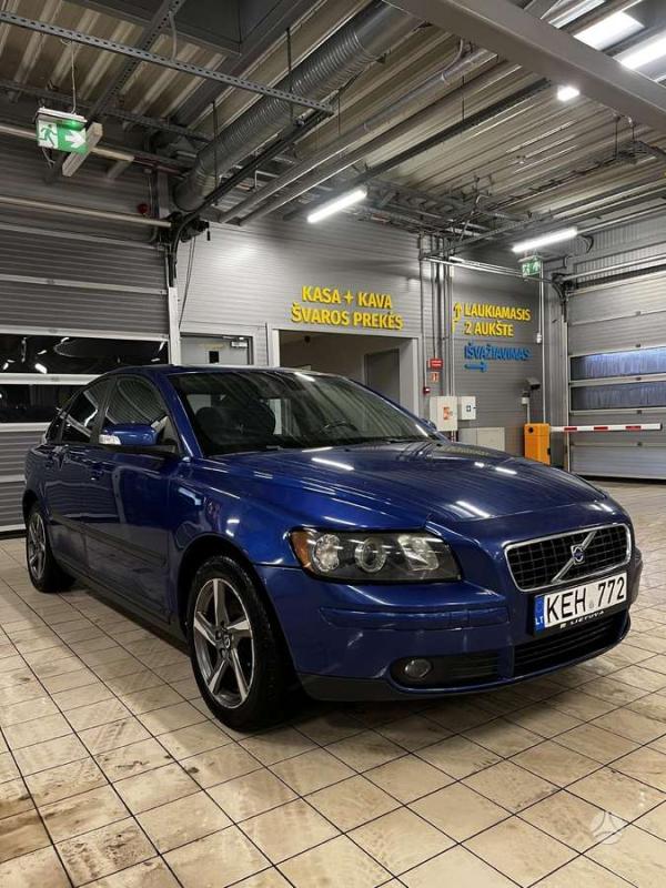 Blue Volvo S40 2006 in Vilnius, with an engine capacity of 1.56 L and mileage of 29 thousand km for 1150 €, photo 5 on AUTOMOTO.COM.LV