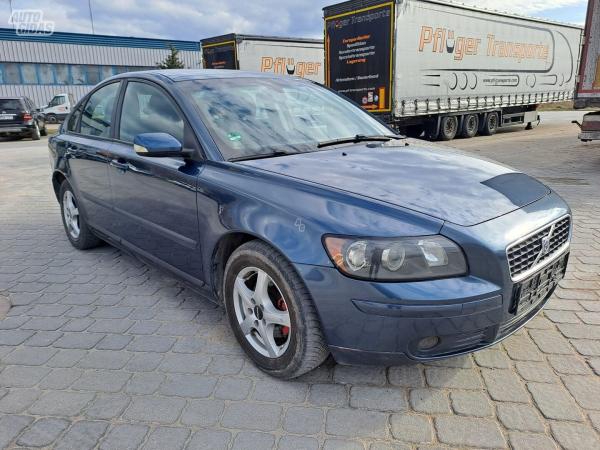 Blue Volvo S40 2006 in Alytus, with an engine capacity of 1.60 L and mileage of 287 thousand km for 1700 €, photo 3 on AUTOMOTO.COM.LV