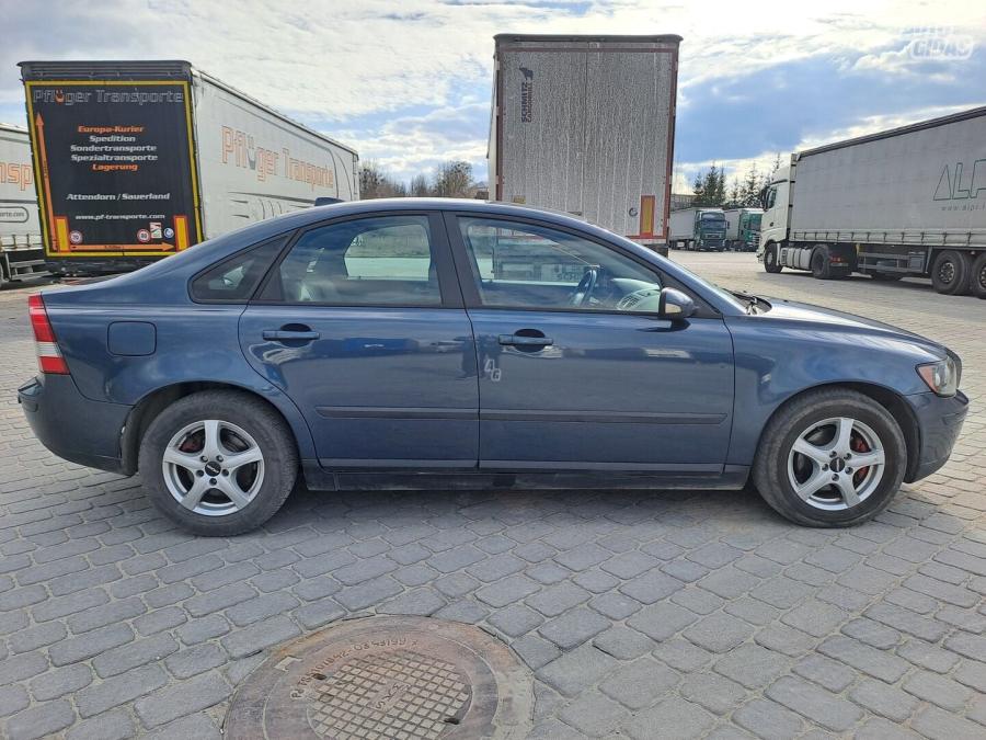 Blue Volvo S40 2006 in Alytus, with an engine capacity of 1.60 L and mileage of 287 thousand km for 1700 €, photo 5 on AUTOMOTO.COM.LV