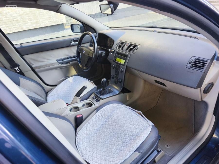 Blue Volvo S40 2006 in Taurage, with an engine capacity of 2.00 L and mileage of 425 thousand km for 1750 €, photo 13 on AUTOMOTO.COM.LV