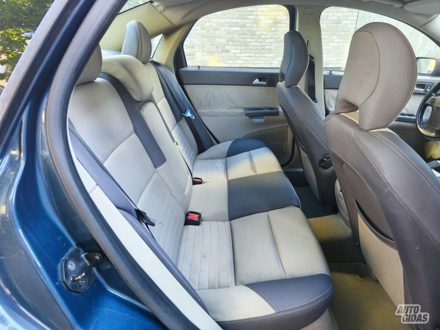 Blue Volvo S40 2006 in Taurage, with an engine capacity of 2.00 L and mileage of 425 thousand km for 1750 €, photo 16 on AUTOMOTO.COM.LV