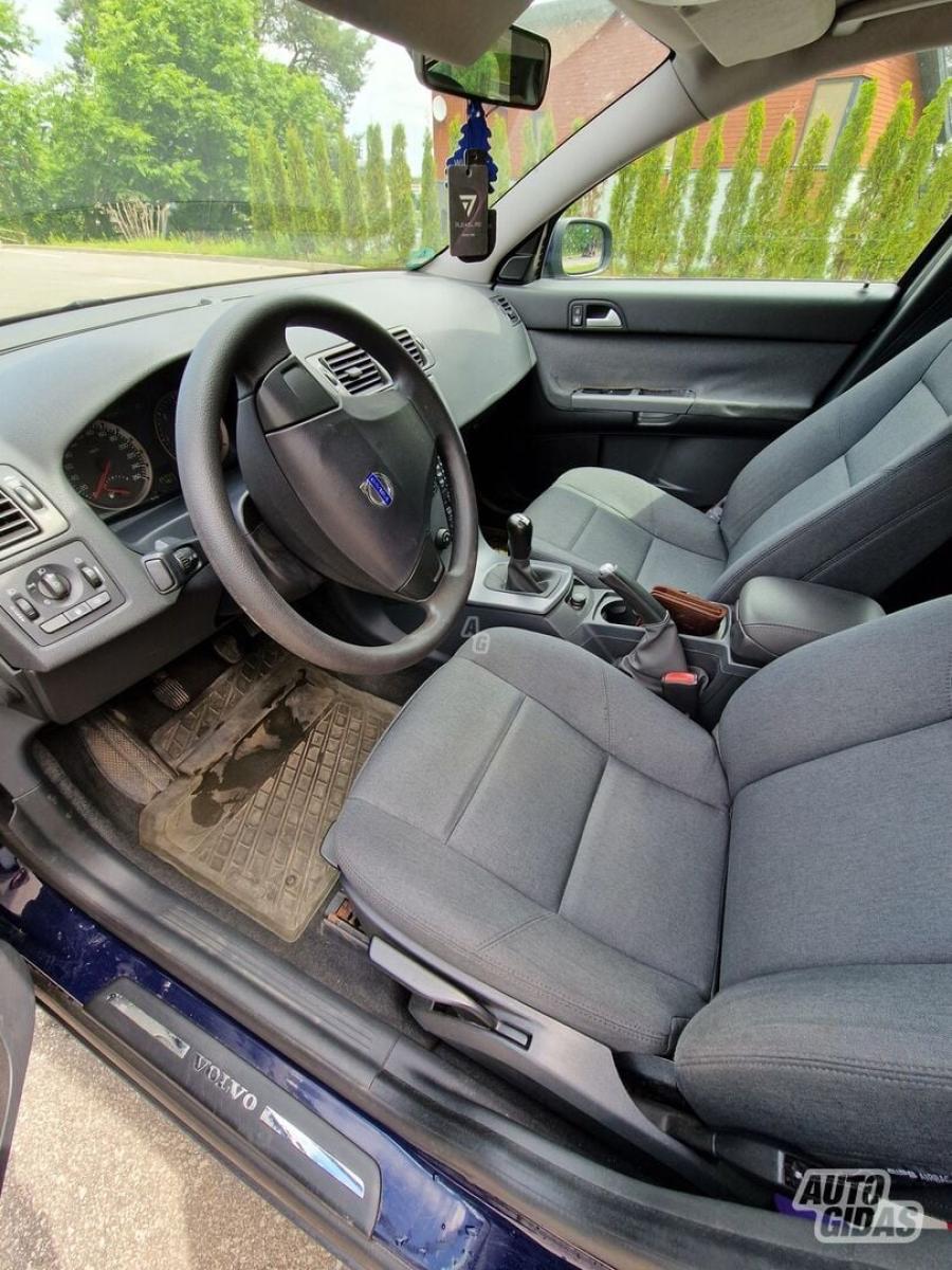 Zils Volvo S40 2006 Druskininkai, ar dzinēja tilpumu 1.60 L un nobraukumu 257 tūkst. km par 1350 €, foto 9 vietnē AUTOMOTO.COM.LV
