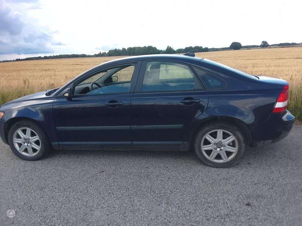 Zils Volvo S40 2006 Kaišiadorys, ar dzinēja tilpumu 2.44 L un nobraukumu 3 tūkst. km par 1500 €, foto 2 vietnē AUTOMOTO.COM.LV