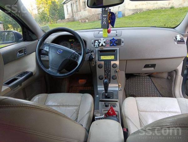 Zils Volvo S40 2006 Saldus, ar dzinēja tilpumu 2.40 L un nobraukumu 422 tūkst. km par 1700 €, foto 5 vietnē AUTOMOTO.COM.LV