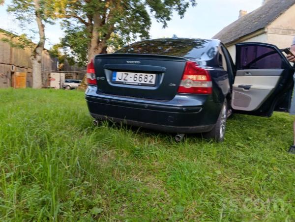 Zils Volvo S40 2006 Saldus, ar dzinēja tilpumu 2.40 L un nobraukumu 422 tūkst. km par 1700 €, foto 6 vietnē AUTOMOTO.COM.LV