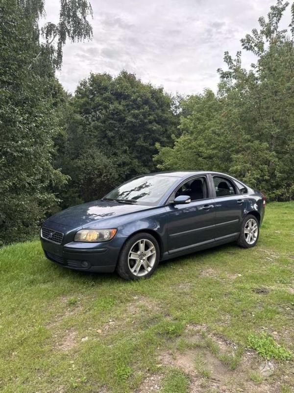 Blue Volvo S40 2006 in Mazeikiai, with an engine capacity of 1.56 L and mileage of 201 thousand km for 2200 €, photo 1 on AUTOMOTO.COM.LV
