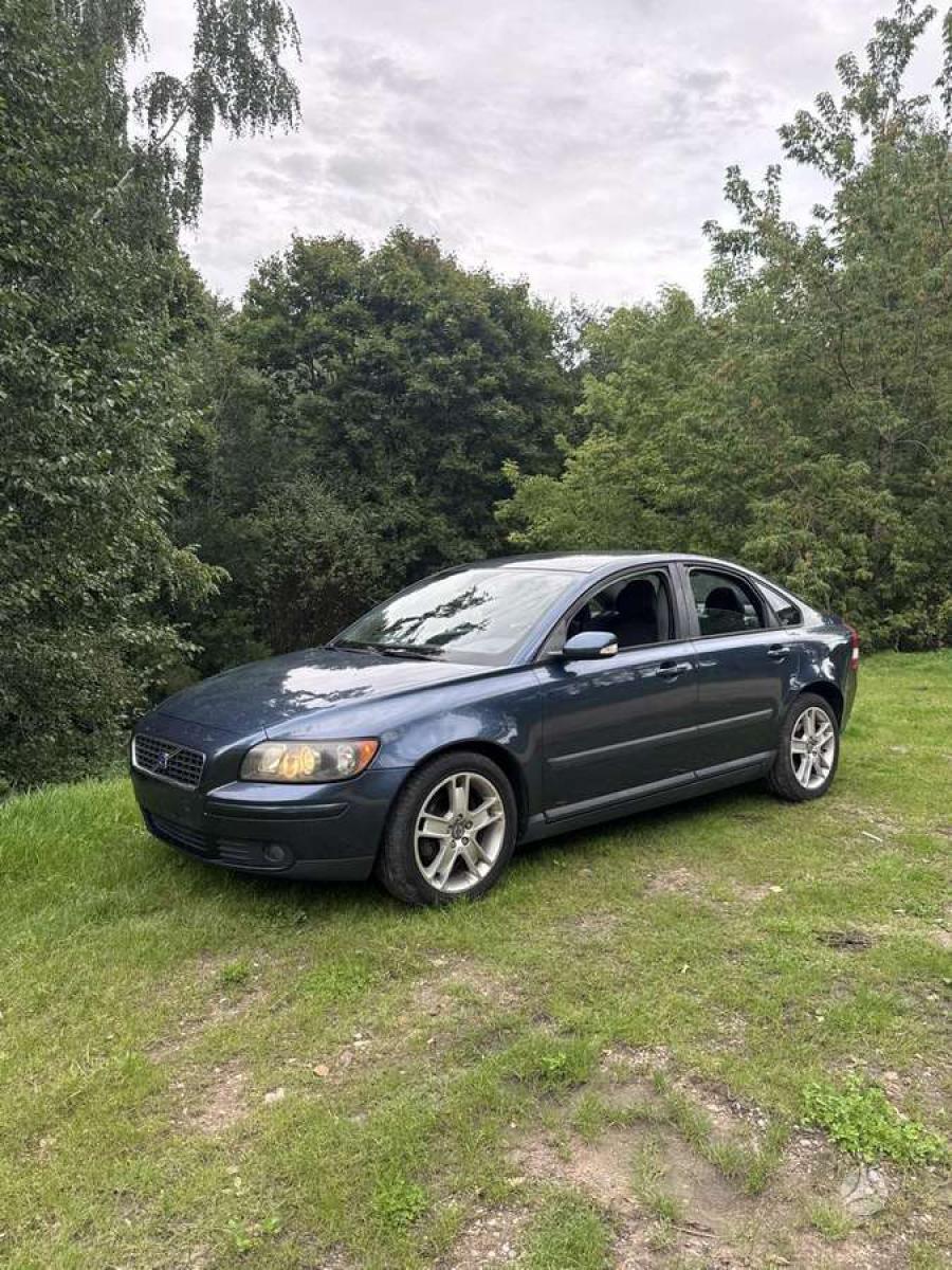 Blue Volvo S40 2006 in Mazeikiai, with an engine capacity of 1.56 L and mileage of 201 thousand km for 2200 €, photo 1 on AUTOMOTO.COM.LV