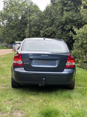 Blue Volvo S40 2006 in Mazeikiai, with an engine capacity of 1.56 L and mileage of 201 thousand km for 2200 €, photo 4 on AUTOMOTO.COM.LV