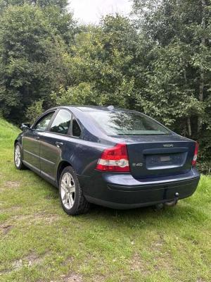 Blue Volvo S40 2006 in Mazeikiai, with an engine capacity of 1.56 L and mileage of 201 thousand km for 2200 €, photo 5 on AUTOMOTO.COM.LV