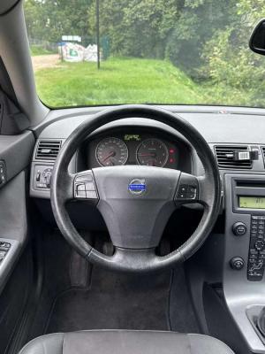 Blue Volvo S40 2006 in Mazeikiai, with an engine capacity of 1.56 L and mileage of 201 thousand km for 2200 €, photo 9 on AUTOMOTO.COM.LV