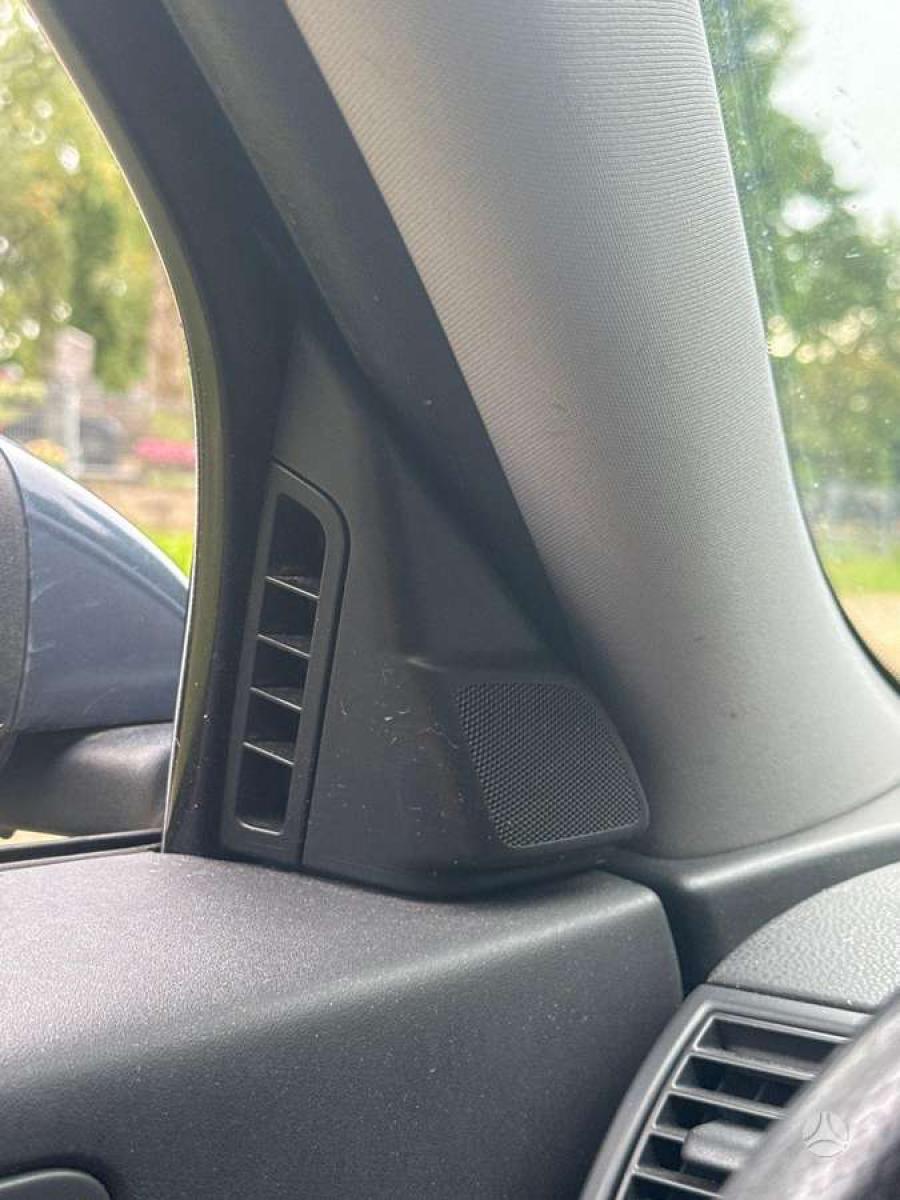 Blue Volvo S40 2006 in Mazeikiai, with an engine capacity of 1.56 L and mileage of 201 thousand km for 2200 €, photo 11 on AUTOMOTO.COM.LV