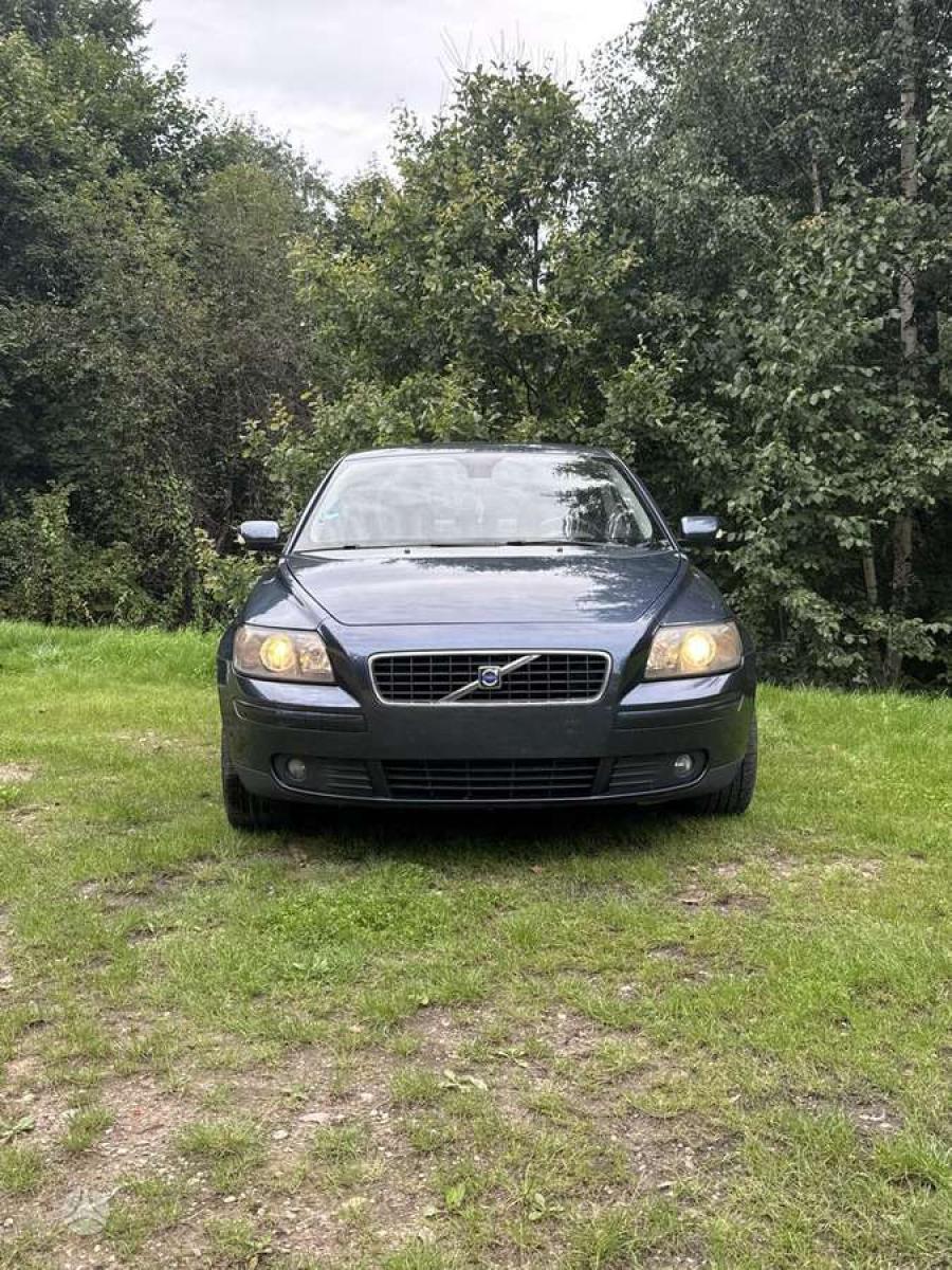 Blue Volvo S40 2006 in Mazeikiai, with an engine capacity of 1.56 L and mileage of 201 thousand km for 2200 €, photo 13 on AUTOMOTO.COM.LV