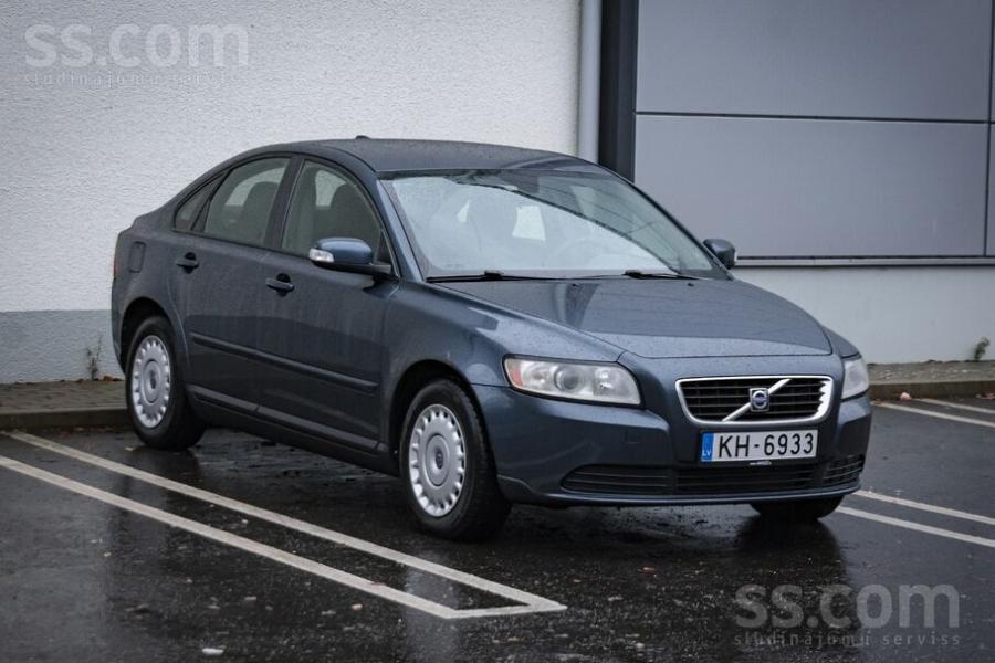 Zils Volvo S40 2009 Rīga, ar dzinēja tilpumu 1.60 L un nobraukumu 288 tūkst. km par 2650 €, foto 4 vietnē AUTOMOTO.COM.LV