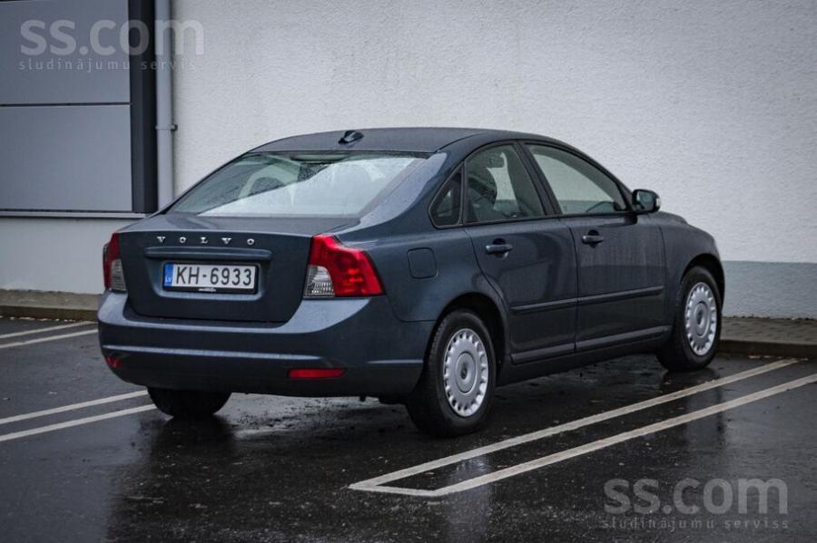 Zils Volvo S40 2009 Rīga, ar dzinēja tilpumu 1.60 L un nobraukumu 288 tūkst. km par 2650 €, foto 5 vietnē AUTOMOTO.COM.LV