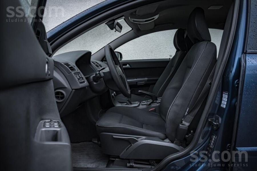 Zils Volvo S40 2009 Rīga, ar dzinēja tilpumu 1.60 L un nobraukumu 288 tūkst. km par 2650 €, foto 8 vietnē AUTOMOTO.COM.LV