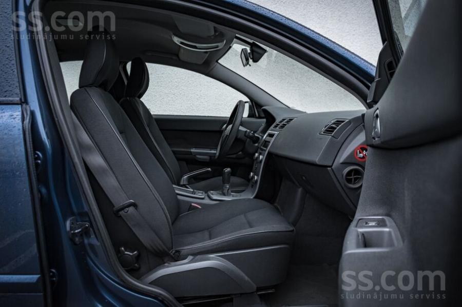 Zils Volvo S40 2009 Rīga, ar dzinēja tilpumu 1.60 L un nobraukumu 288 tūkst. km par 2650 €, foto 9 vietnē AUTOMOTO.COM.LV