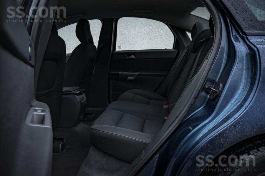 Zils Volvo S40 2009 Rīga, ar dzinēja tilpumu 1.60 L un nobraukumu 288 tūkst. km par 2650 €, foto 10 vietnē AUTOMOTO.COM.LV