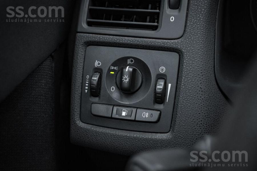 Zils Volvo S40 2009 Rīga, ar dzinēja tilpumu 1.60 L un nobraukumu 288 tūkst. km par 2650 €, foto 14 vietnē AUTOMOTO.COM.LV