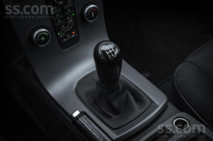 Zils Volvo S40 2009 Rīga, ar dzinēja tilpumu 1.60 L un nobraukumu 288 tūkst. km par 2650 €, foto 20 vietnē AUTOMOTO.COM.LV