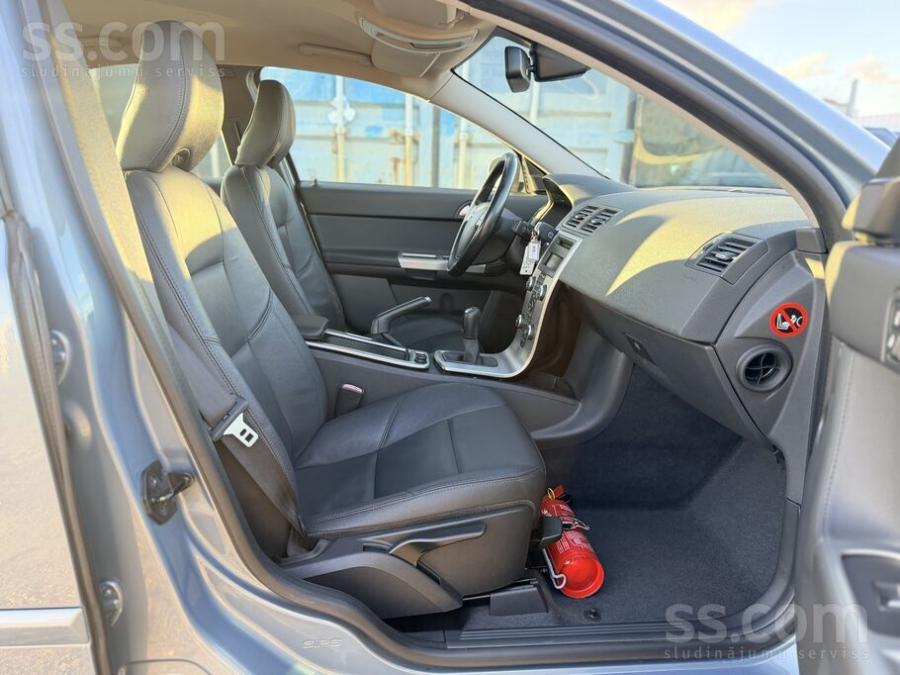 Blue Volvo S40 2009 in Riga, with an engine capacity of 1.60 L and mileage of 242 thousand km for 4200 €, photo 14 on AUTOMOTO.COM.LV