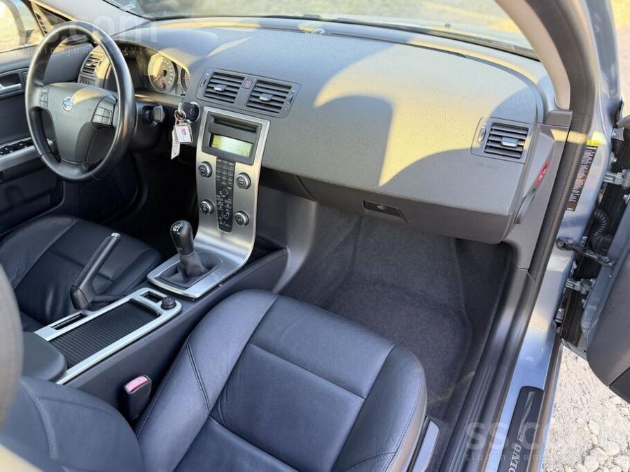 Blue Volvo S40 2009 in Riga, with an engine capacity of 1.60 L and mileage of 242 thousand km for 4200 €, photo 15 on AUTOMOTO.COM.LV