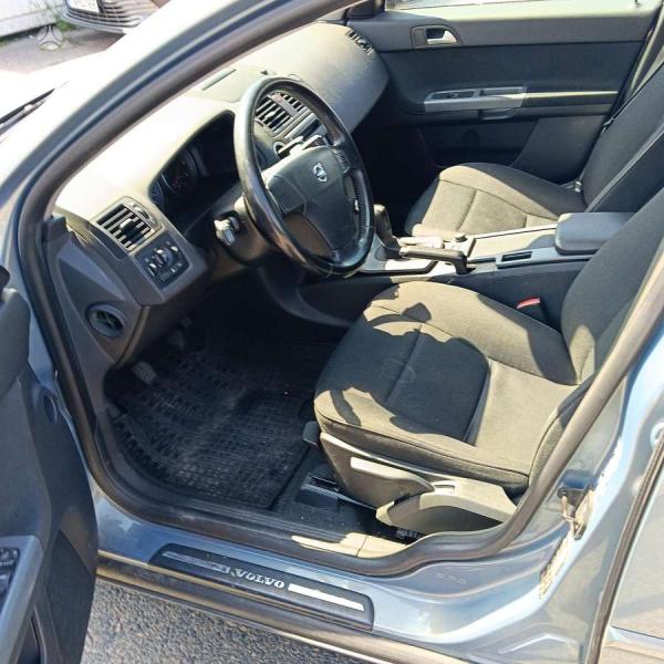 Blue Volvo S40 2010 in Kaunas, with an engine capacity of 0.00 L and mileage of 273 thousand km for 2550 €, photo 9 on AUTOMOTO.COM.LV