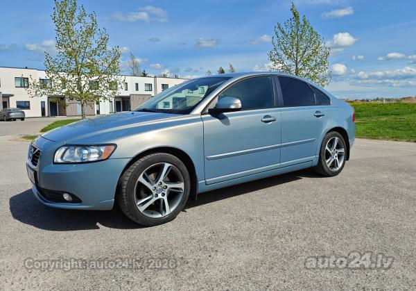 Zils Volvo S40 2012 Tartu, ar dzinēja tilpumu 2.00 L un nobraukumu 177 tūkst. km par 3100 €, foto 1 vietnē AUTOMOTO.COM.LV