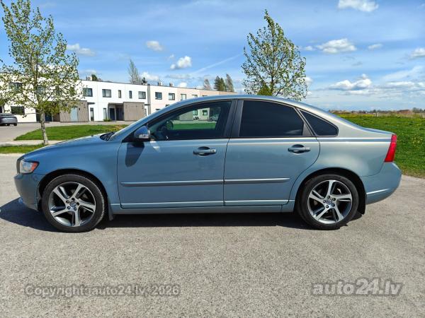 Zils Volvo S40 2012 Tartu, ar dzinēja tilpumu 2.00 L un nobraukumu 177 tūkst. km par 3100 €, foto 2 vietnē AUTOMOTO.COM.LV
