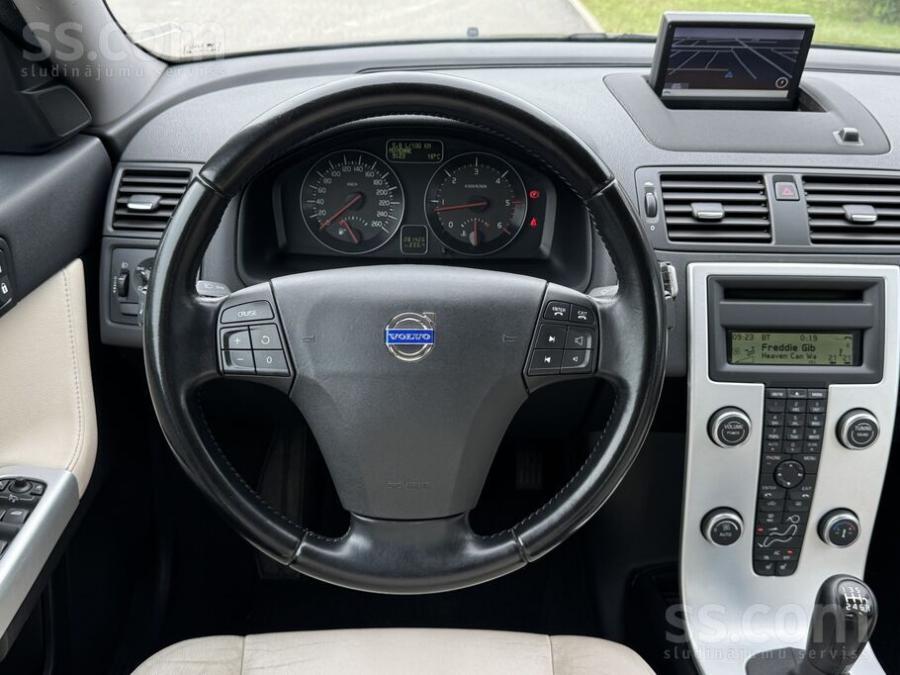 Zils Volvo S40 2012 Jelgava, ar dzinēja tilpumu 2.00 L un nobraukumu 281 tūkst. km par 5500 €, foto 15 vietnē AUTOMOTO.COM.LV