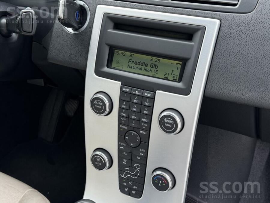 Zils Volvo S40 2012 Jelgava, ar dzinēja tilpumu 2.00 L un nobraukumu 281 tūkst. km par 5500 €, foto 17 vietnē AUTOMOTO.COM.LV