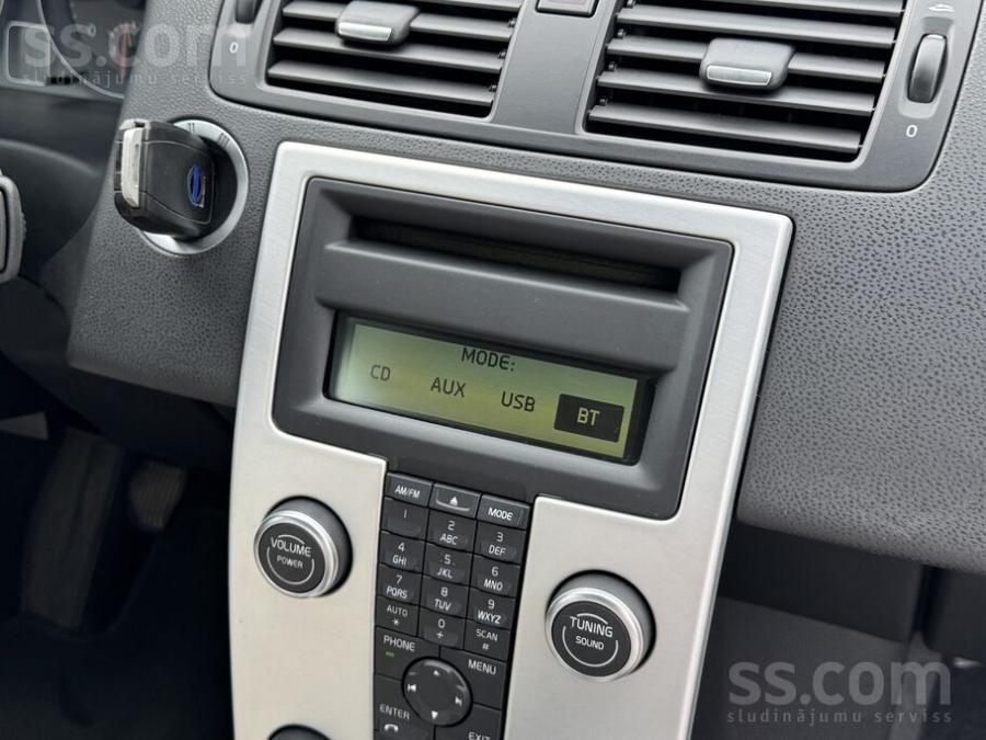 Zils Volvo S40 2012 Jelgava, ar dzinēja tilpumu 2.00 L un nobraukumu 281 tūkst. km par 5500 €, foto 19 vietnē AUTOMOTO.COM.LV