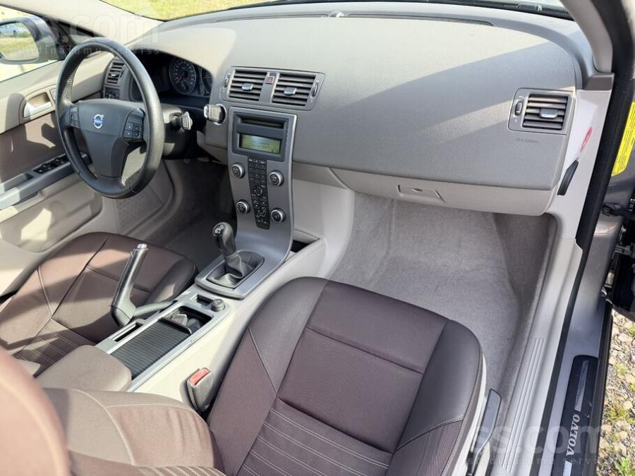 Brūns Volvo S40 2007 Rīga, ar dzinēja tilpumu 1.60 L un nobraukumu 265 tūkst. km par 3995 €, foto 17 vietnē AUTOMOTO.COM.LV