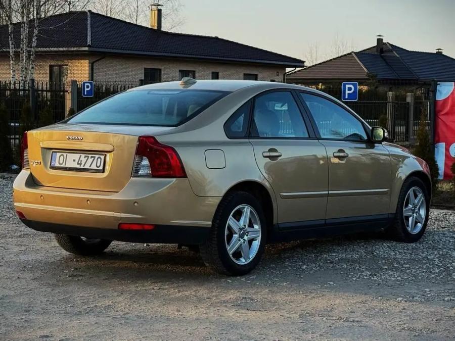 Brown Volvo S40 2009 in Jelgava, with an engine capacity of 1.60 L and mileage of 300 thousand km for 3990 €, photo 5 on AUTOMOTO.COM.LV