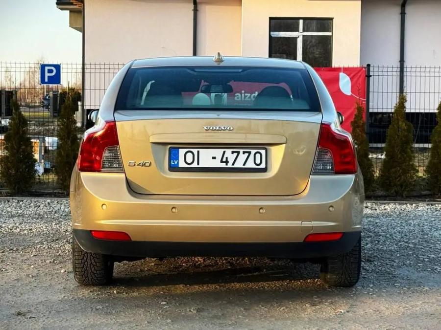 Brown Volvo S40 2009 in Jelgava, with an engine capacity of 1.60 L and mileage of 300 thousand km for 3990 €, photo 6 on AUTOMOTO.COM.LV