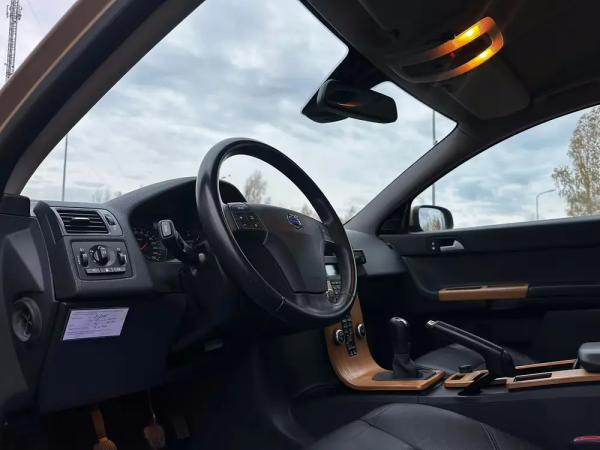 Brūns Volvo S40 2009 Jelgava, ar dzinēja tilpumu 1.60 L un nobraukumu 300 tūkst. km par 3990 €, foto 10 vietnē AUTOMOTO.COM.LV