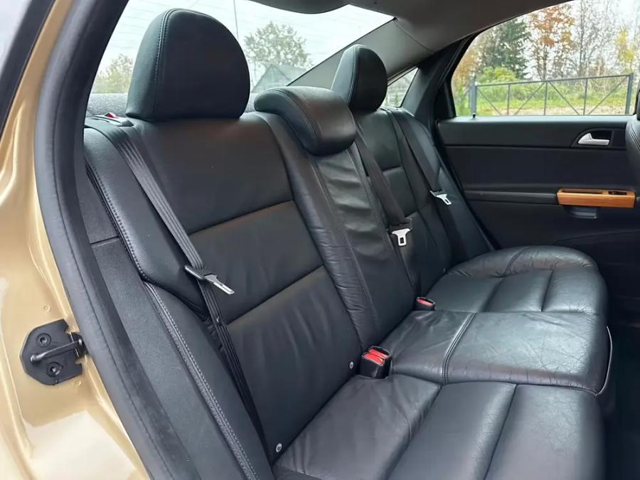 Brown Volvo S40 2009 in Jelgava, with an engine capacity of 1.60 L and mileage of 300 thousand km for 3990 €, photo 14 on AUTOMOTO.COM.LV