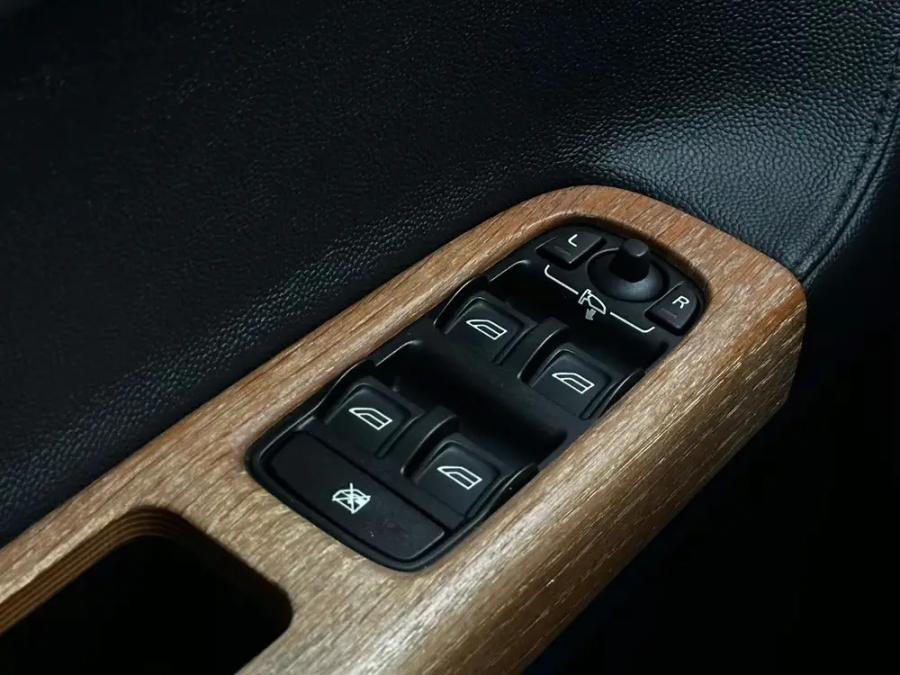 Brown Volvo S40 2009 in Jelgava, with an engine capacity of 1.60 L and mileage of 300 thousand km for 3990 €, photo 19 on AUTOMOTO.COM.LV