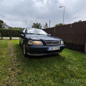 Zaļš Volvo S40 1998 Valmiera, ar dzinēja tilpumu 1.80 L un nobraukumu 234 tūkst. km par 500 €, foto  vietnē AUTOMOTO.COM.LV