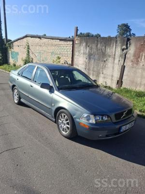 Green Volvo S40 2003 in Riga, with an engine capacity of 1.90 L and mileage of 304 thousand km for 1050 €, photo 3 on AUTOMOTO.COM.LV